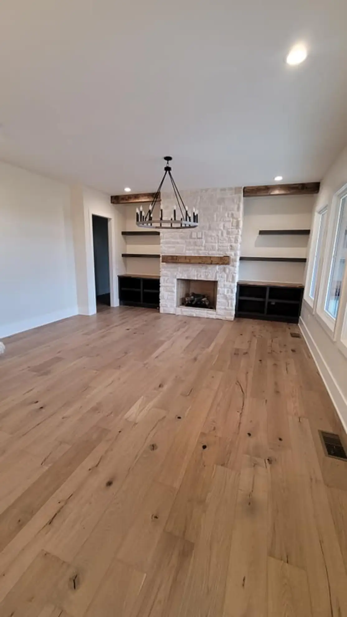 What are some texture trends in laminate flooring? | L&L Flooring